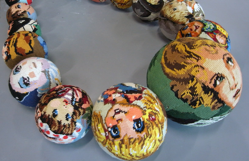 ชื่นชมกับงานปัก Cross-stitched fashion ads by Inge Jacobsen