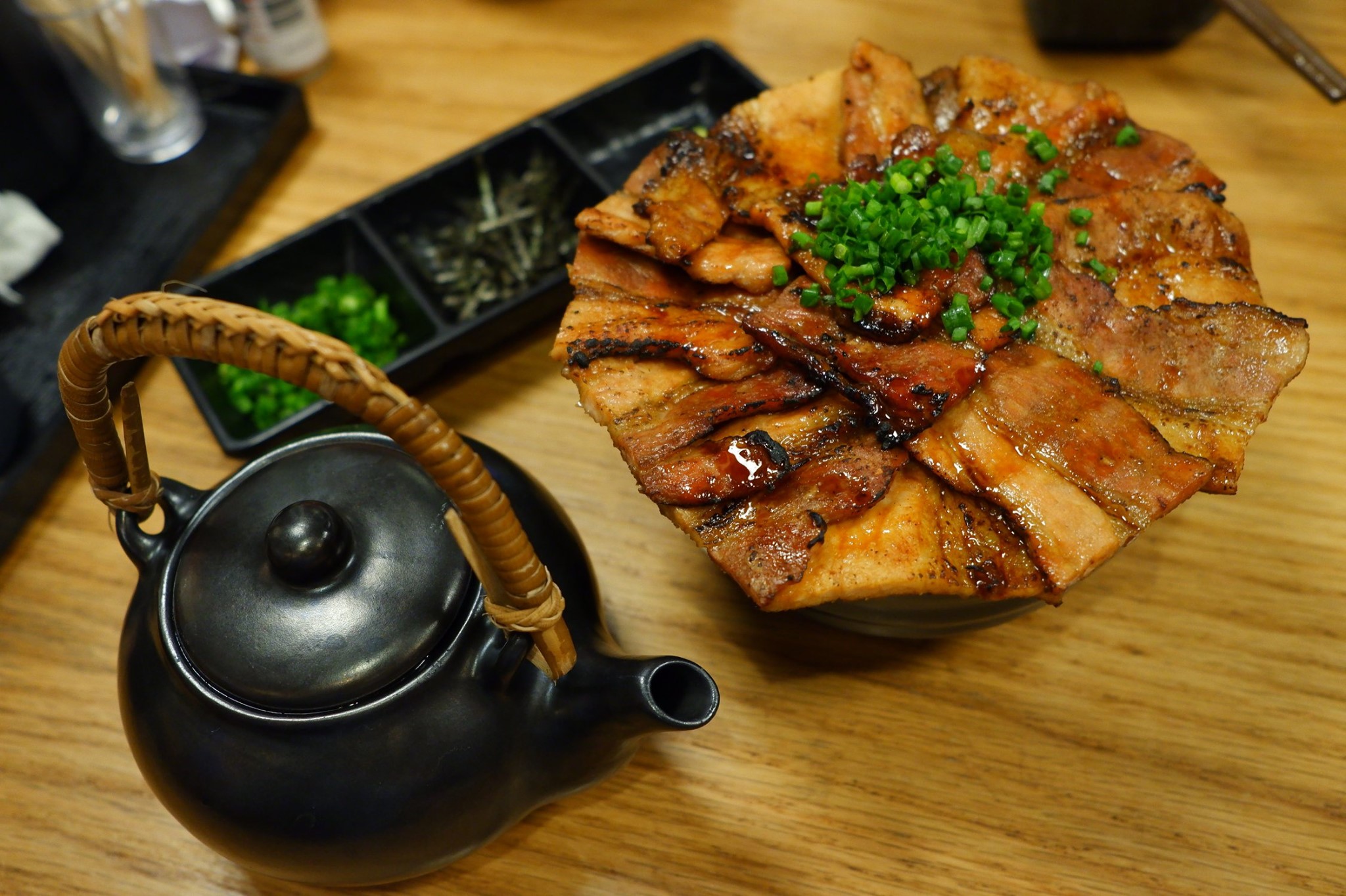 Review ข้าวหน้าหมูย่างถ่านสุดฟินย่านอารีย์ Ohachi