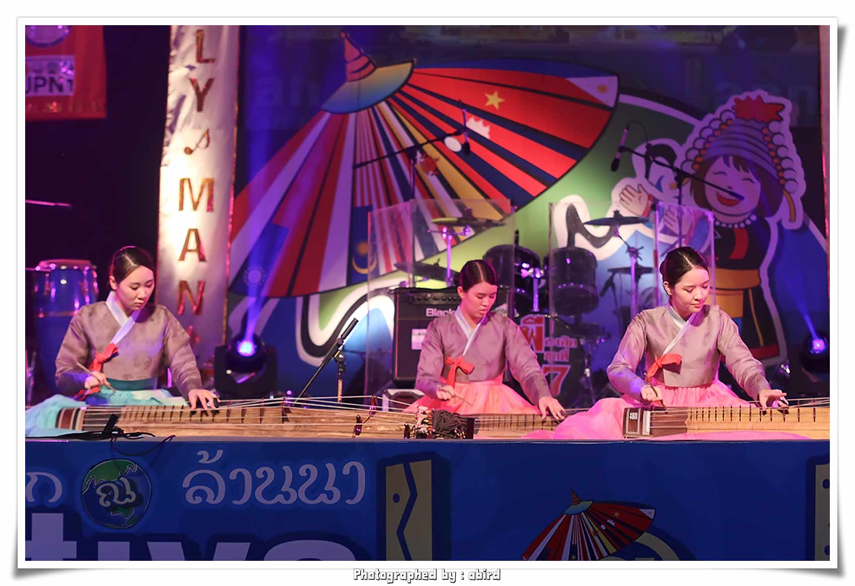 การแสดงเครื่องดนตรีพื้นบ้านเกาหลี Geomungo-โกมุนโกะ [สีสันโลก ณ ล้านนา]