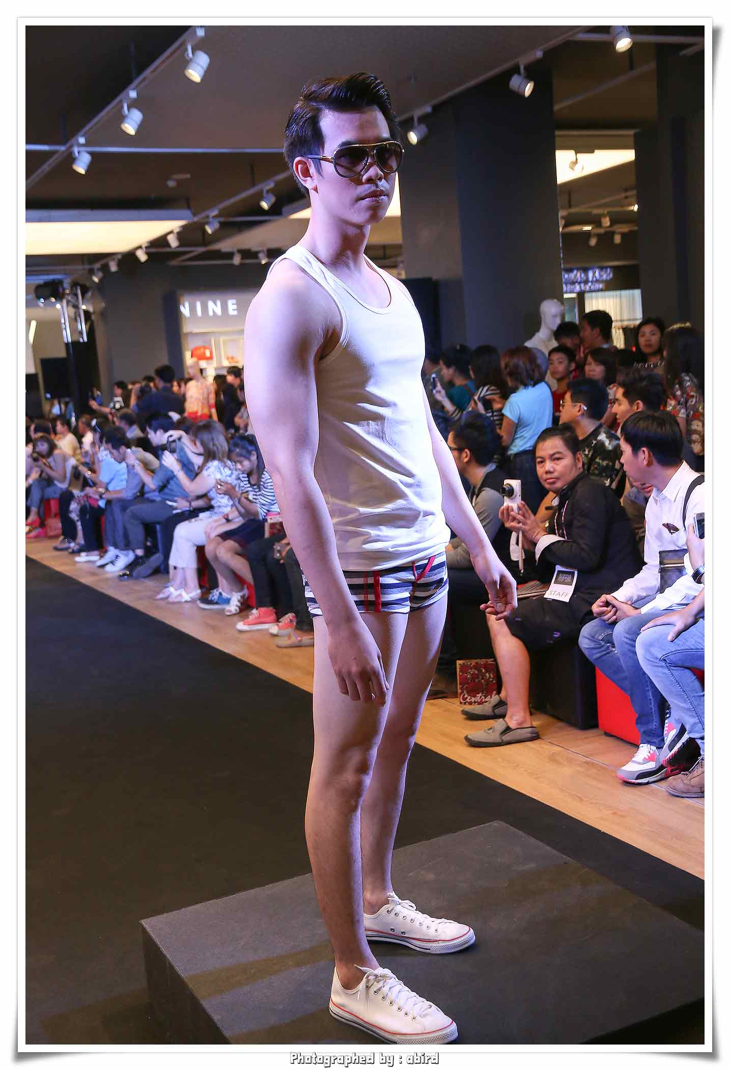 แฟชั่นโชว์ “Central Summer Fest Roadshow 2014”