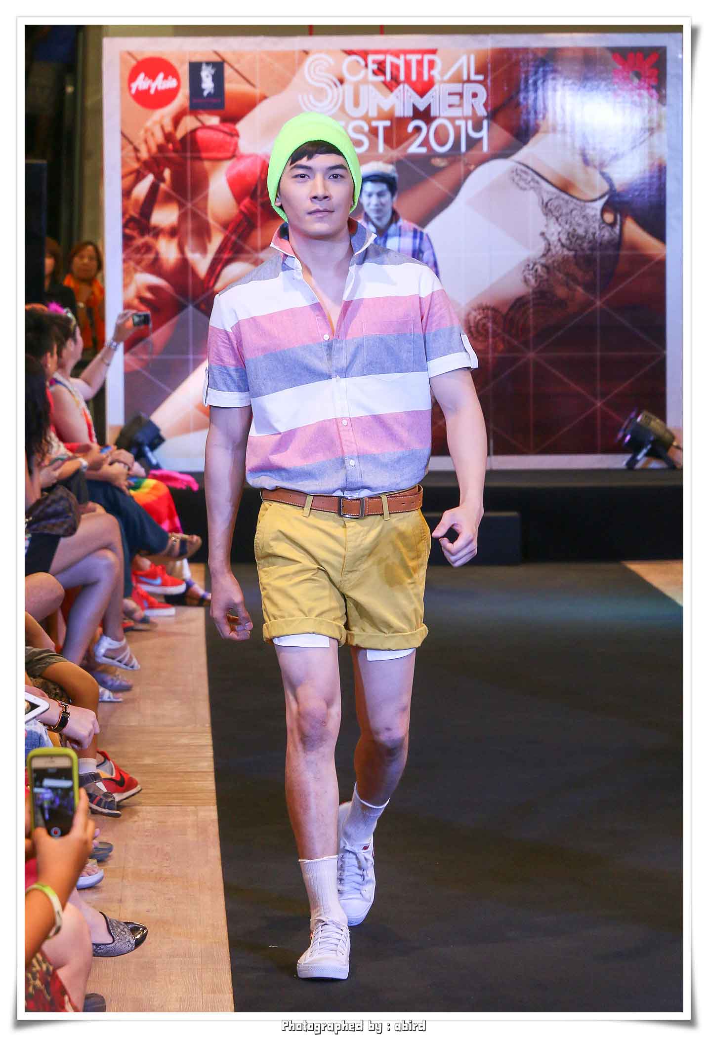 แฟชั่นโชว์ “Central Summer Fest Roadshow 2014” [ชุด Central Y Club ...