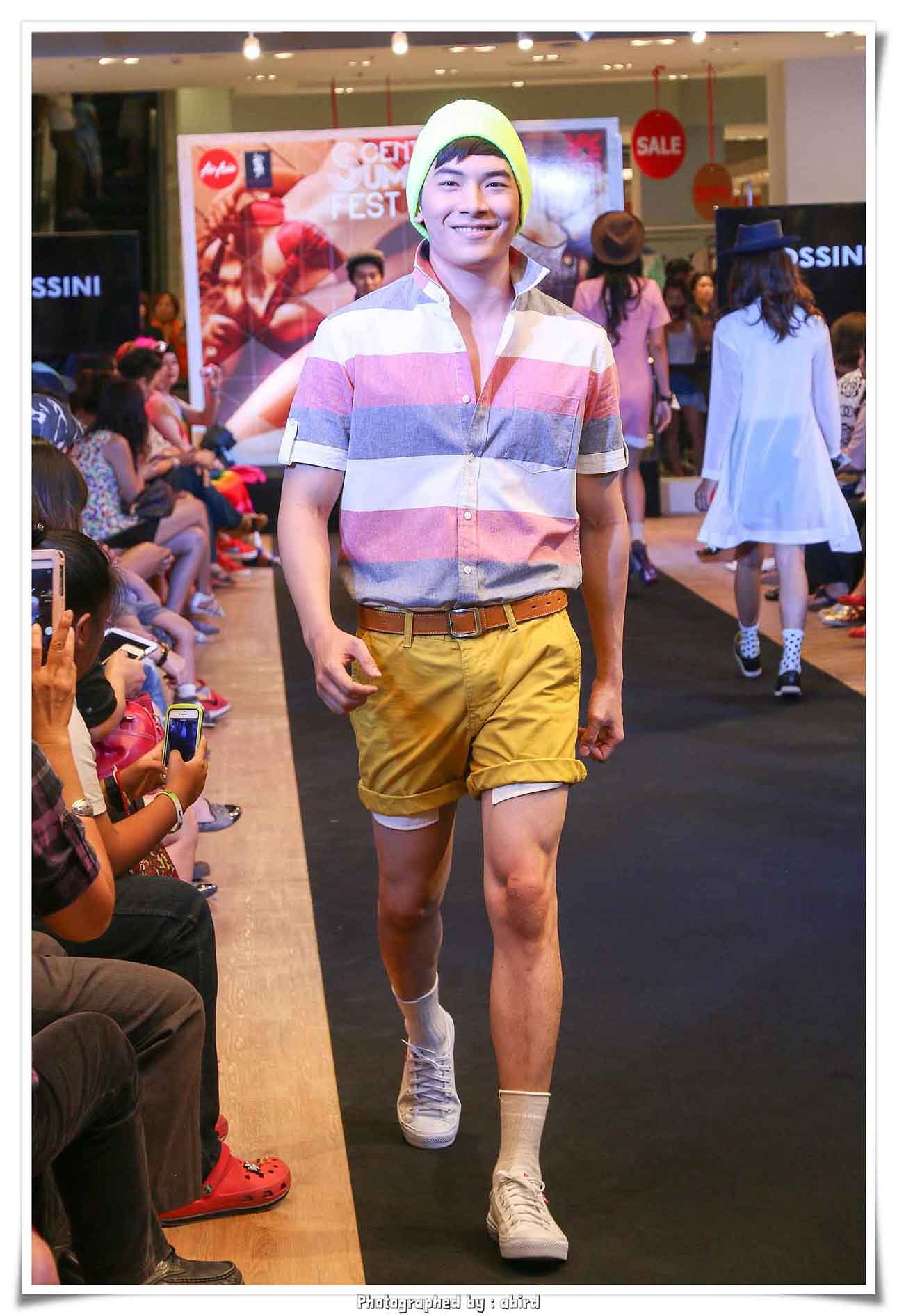 แฟชั่นโชว์ “Central Summer Fest Roadshow 2014” [ชุด Central Y Club ...