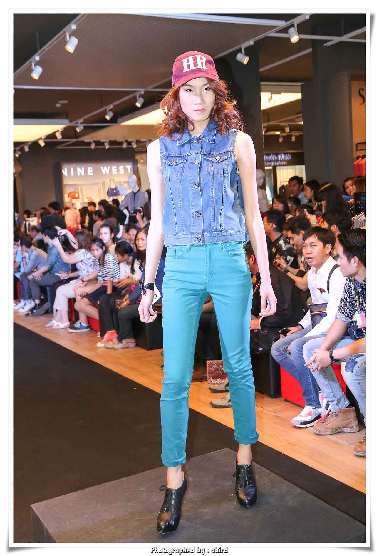 แฟชั่นโชว์ “Central Summer Fest Roadshow 2014” [ชุด Central Y Club ...