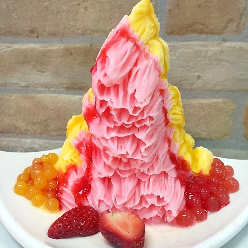 "Mango & Strawberry Snow Ice" Mei Heong Yuan Dessert || Singapore