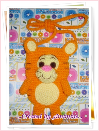 กระเป๋า...มีสายสำหรับห้อยคอ...