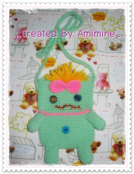 กระเป๋า...มีสายสำหรับห้อยคอ...