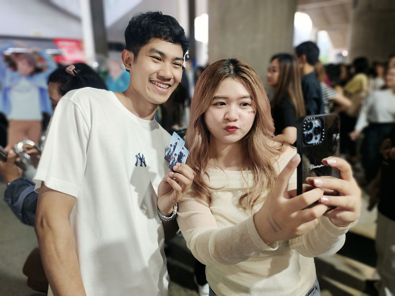 เต็มอิ่มครบทุกรสในคอนเสิร์ต อำพลฟูดส์ Present D2B ETERNITY CONCERT 22 ปีนับตั้งแต่วันที่ฉันรักเธอ