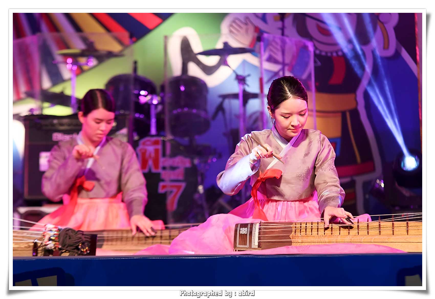 การแสดงเครื่องดนตรีพื้นบ้านเกาหลี Geomungo-โกมุนโกะ [สีสันโลก ณ ล้านนา]