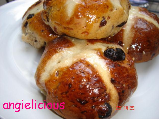 Hot cross buns ต้อนรับ อีสเตอร์ค่ะ