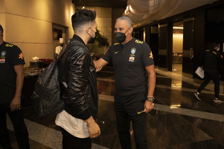 ทีมบราซิล: Alex Telles อ้างถึงสภาพอากาศเบา ๆ ในการเดินทางจากยุโรปไปยัง ...