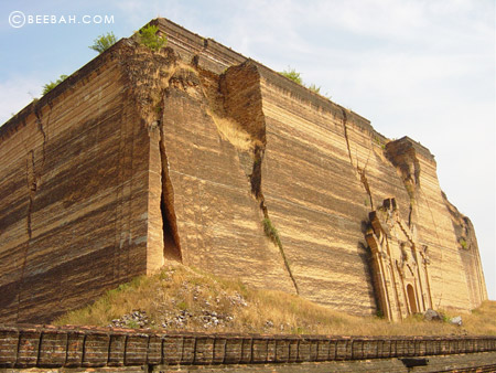 Bloggang.com : beebah - วันที่ 6 : ข้ามไปเที่ยวมิงกุน