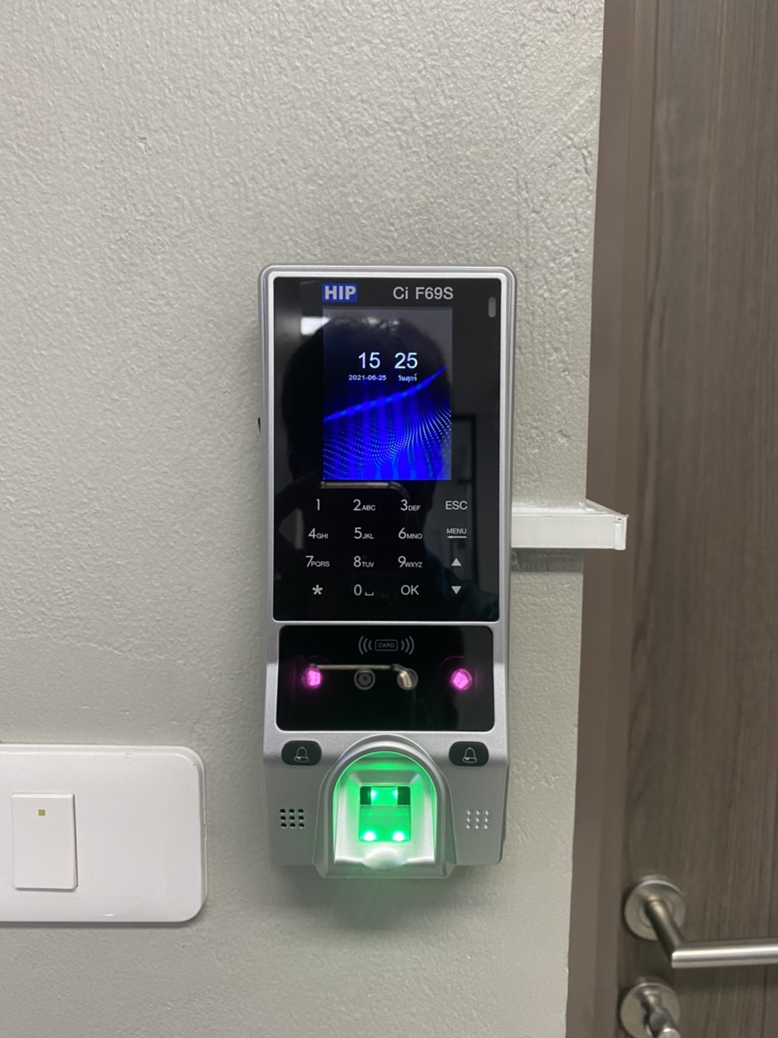 งานติดตั้งเครื่องสแกนใบหน้าควบคุมการเปิดปิดประตู #cif69s