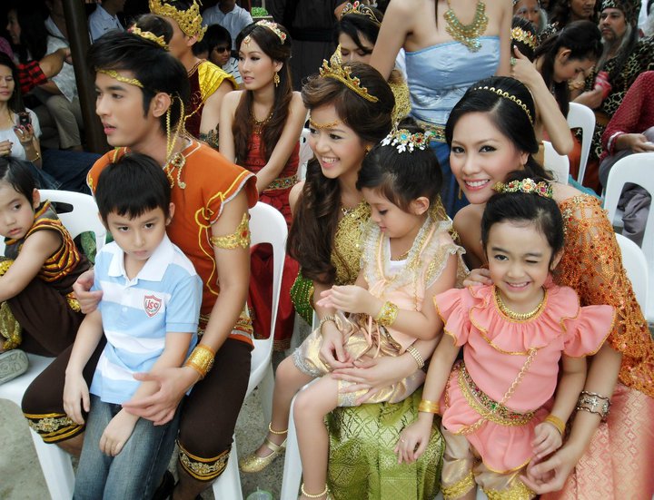 Bloggang.com : chuk007 : ชุดไทยสวยๆ Chudthai (Thai traditional dresses)
