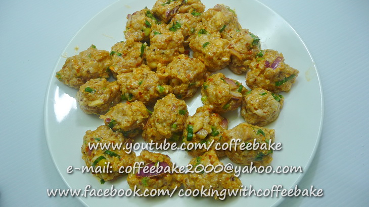 ลาบหมูทอด,Fried spicy pork ball salad(Laab Moo Tod)