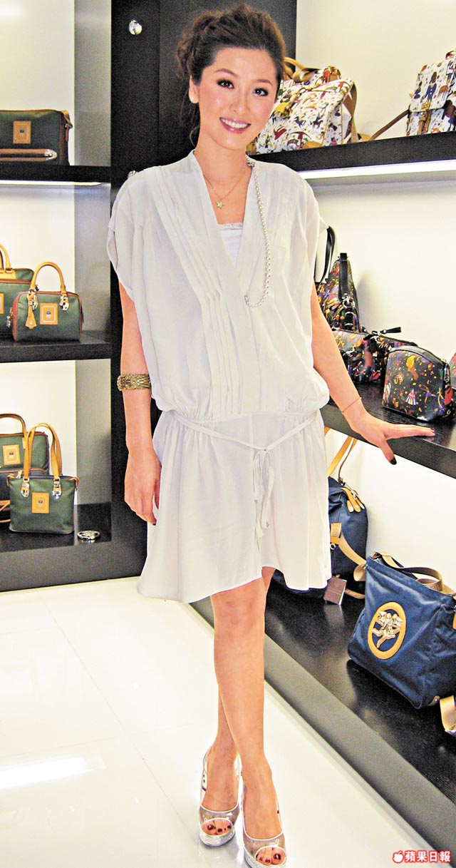 HK Weekly Vol 377 : ... อีกครั้งกับ นางเอกสาวคนดัง ...Michelle Yip เย ...