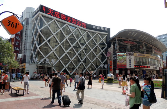 จตุรัส 27 (Erqi Square) แหล่งช็อปปิ้งกลางเมืองเจิ้งโจว (郑州:Zhengzhou)