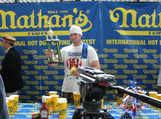 (45) พาไปชมการแข่งขันกินฮอทดอกที่เมือง Atlanta (Nathan's Hot Dog Eating ...