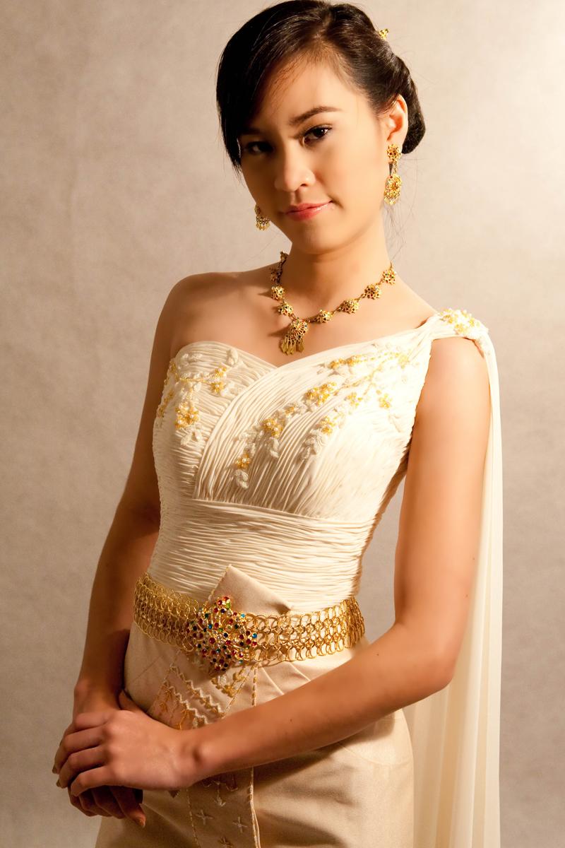 Bloggang.com : chuk007 : ชุดไทยสวยๆ Chudthai (Thai traditional dresses)