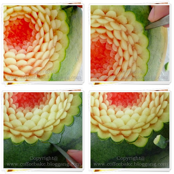Bloggang.com : CoffeeBake : แกะสลักแตงโมแบบที่ 6 ลายดอกบานชื่นติดเปลือก ...