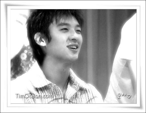 Tim หรือ ฮวังยองมิน (นักร้องหนุ่มหล่อแห่งเกาหลี)