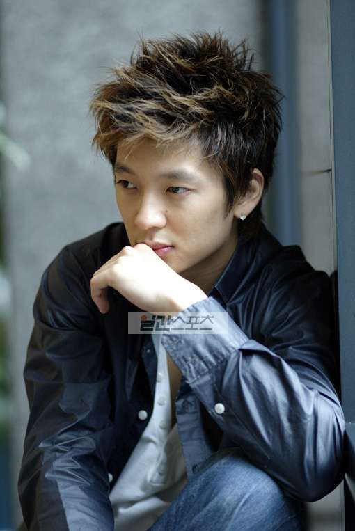 Tim หรือ ฮวังยองมิน (นักร้องหนุ่มหล่อแห่งเกาหลี)