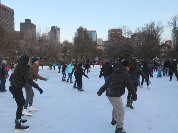 Boston : ice skating ที่ Boston Common Frog Pond