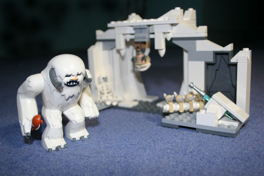 8089 - Hoth Wampa Cave