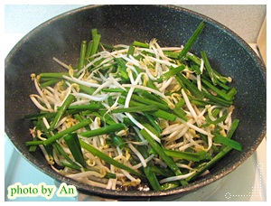 Buta no Kanzoo to Nira itame ตับหมูผัดใบกุ่ยฉ่าย