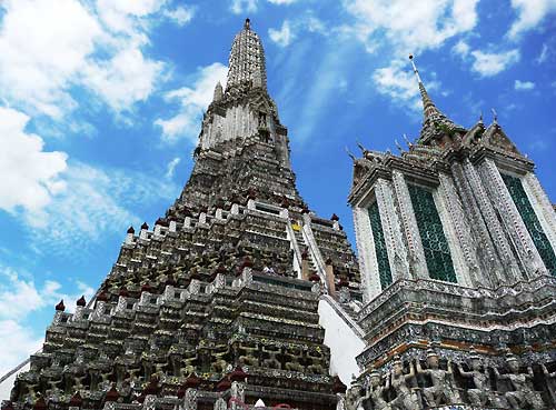 งามวิจิตรเปี่ยมศรัทธากับ “10 วัดไทยสุดฮิต” ของชาวต่างชาติ