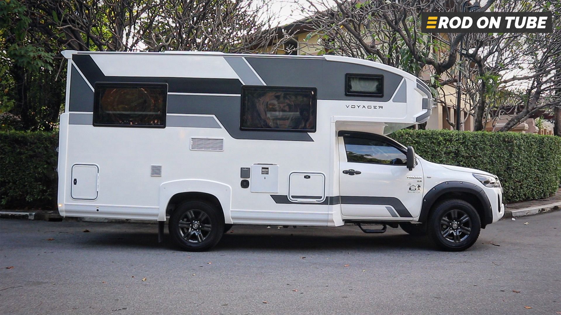 Toyota Revo Voyager Motorhome รุ่น 613