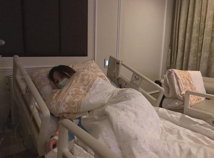 แอดมิทด่วน “อั้ม พัชราภา” ถูกหามส่งโรงพยาบาลกลางดึก