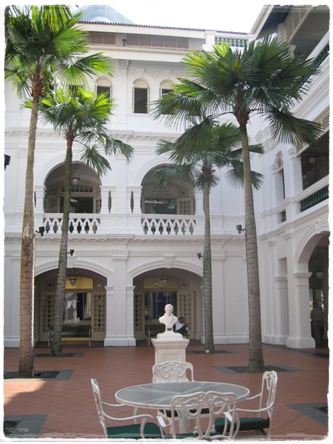 พาไปหม่ำไอติมร้านใหม่ที่โรงแรม raffles ค่ะ