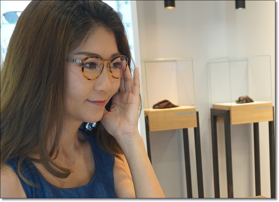 ปัญหาสายตาคนมีอายุ 40+ และครั้งแรกกับการเลือก "เลนส์โปรเกรสซีฟ" ที่ร้าน CHAVALIT OPTIC