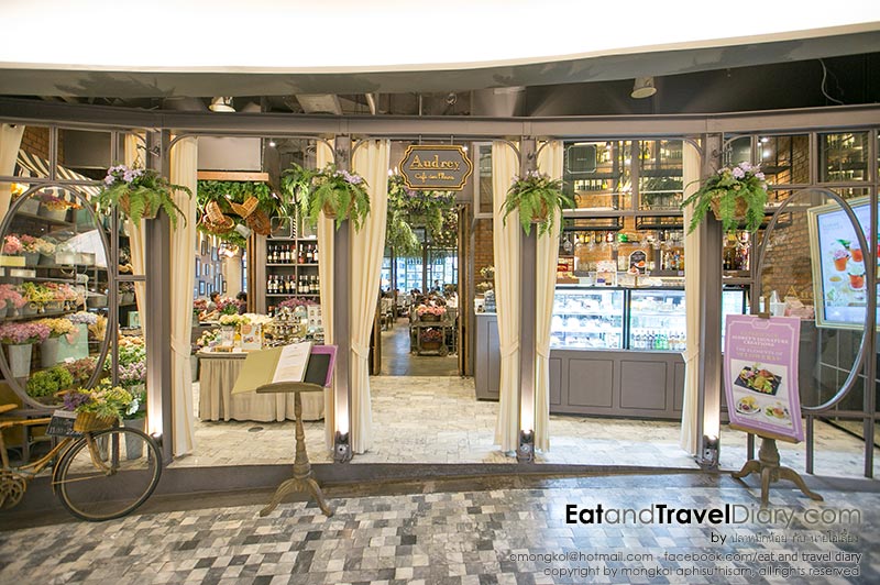 Audrey Café des Fleurs