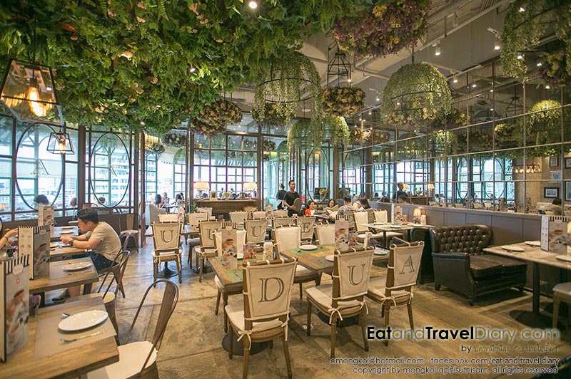 Audrey Café des Fleurs