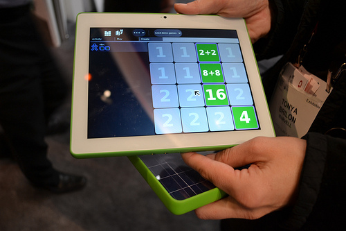 OLPC XO-3 Tablet แท็บเล็ตร้อยเหรียญ พลังงานแสงอาทิตย์
