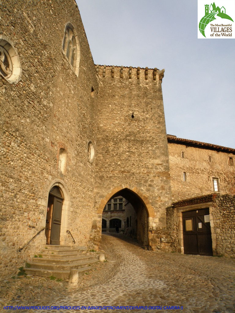 PÉROUGES