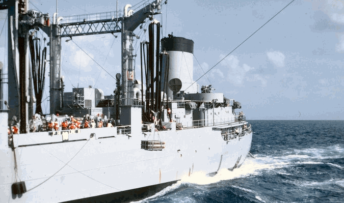 Bloggang.com : meeinyou : มีดทหารเรือบรรทุกน้ำมันของอเมริกา USS ...