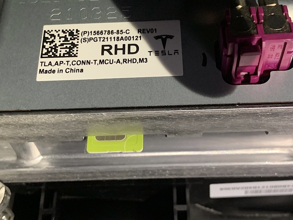 SIM card in Tesla model 3 เจอแล้วอยู่ตรงนี้