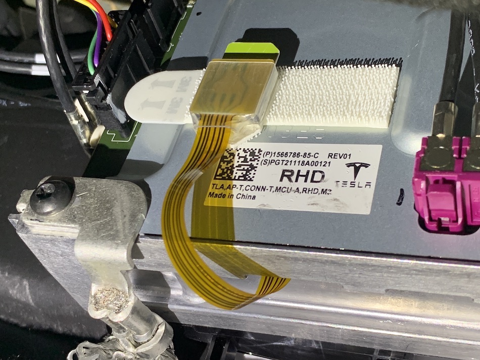 The micro SD card in Tesla Model 3 มีไว้ทำอะไร