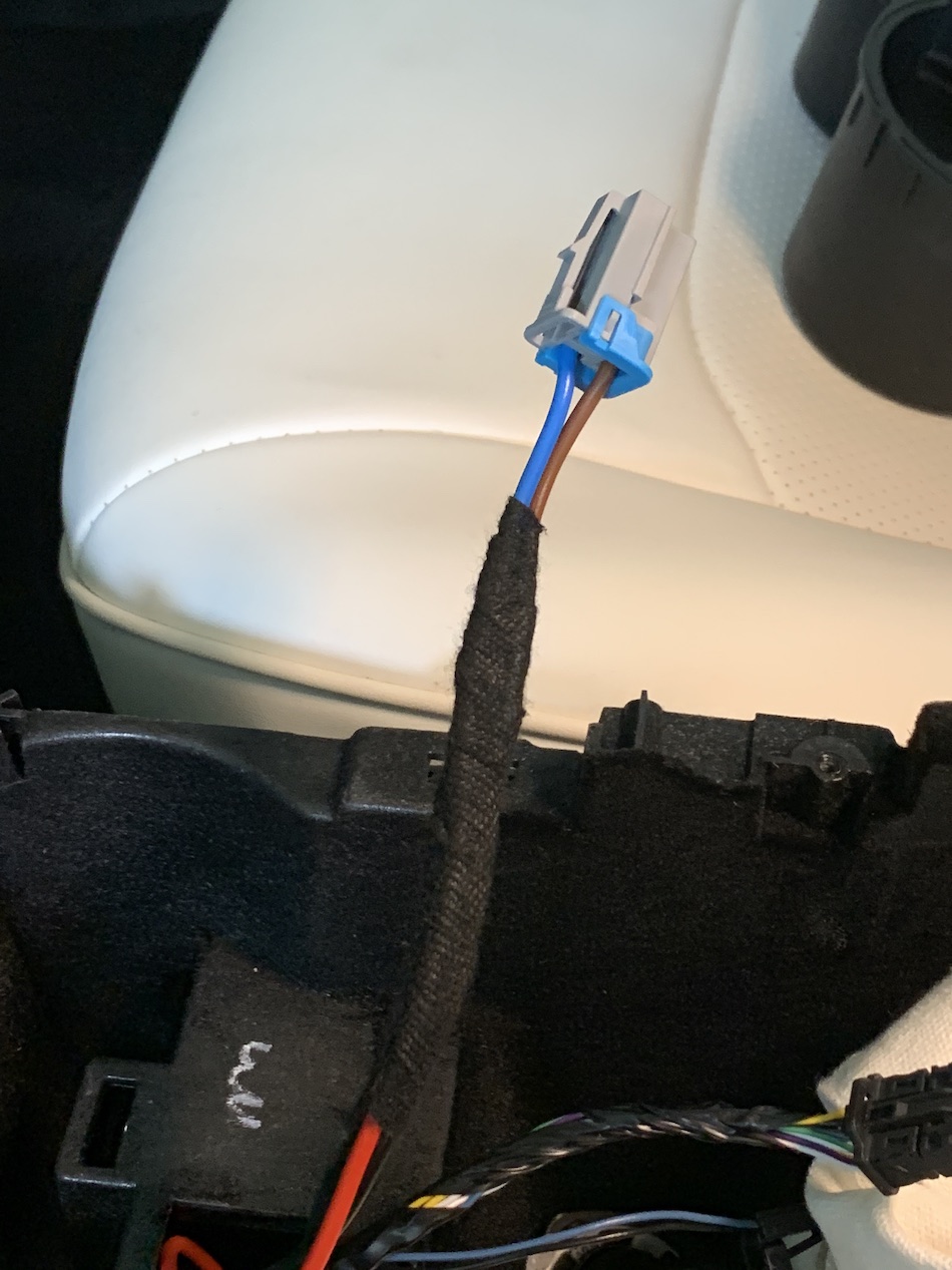 Switched 12V or Continuous 12V DC supply in Tesla model 3 จะไป tap ตรงไหน