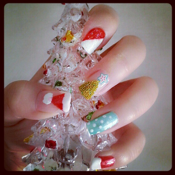 Milkii Milk Christmas Nails เพ้นท์เล็บสวยด้วยตัวเองในวันคริสมาส