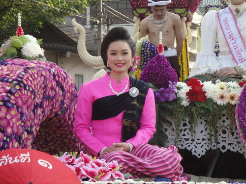 201. หอการค้าจังหวัดเชียงใหม่ ร่วมกับบริษัท เจริญ มอเตอร์ จัดโครงการ ...