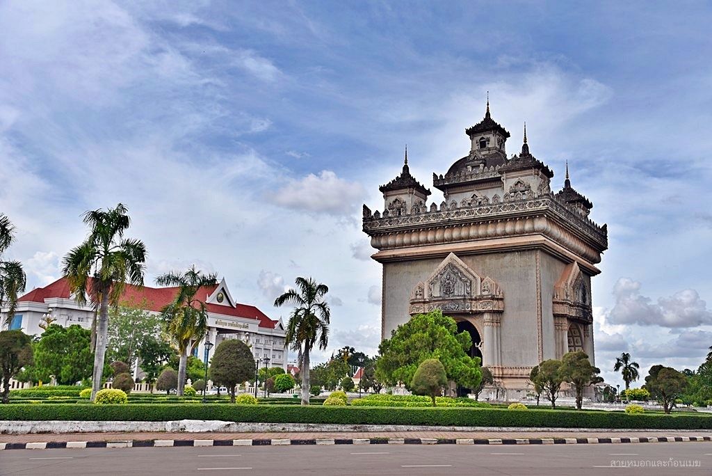 วัดสีสะเกด วัดสีเมือง พักที่ Patuxay Place