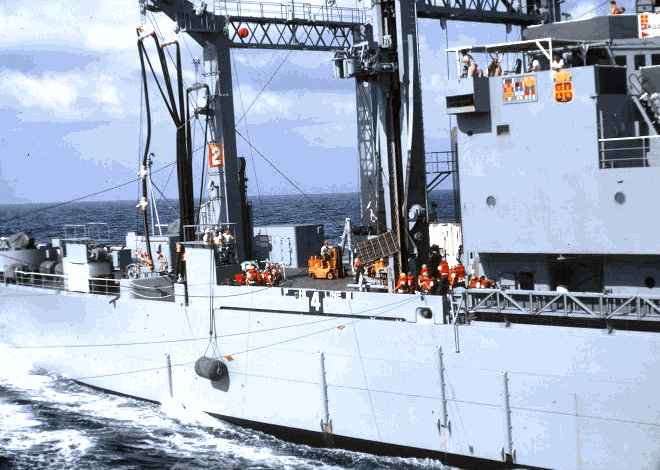 Bloggang.com : meeinyou : มีดทหารเรือบรรทุกน้ำมันของอเมริกา USS ...