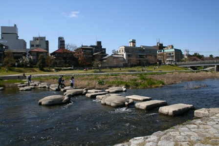 Issho ni kyoto e ikimasen ka. ไปเกียวโตด้วยกันไหม?