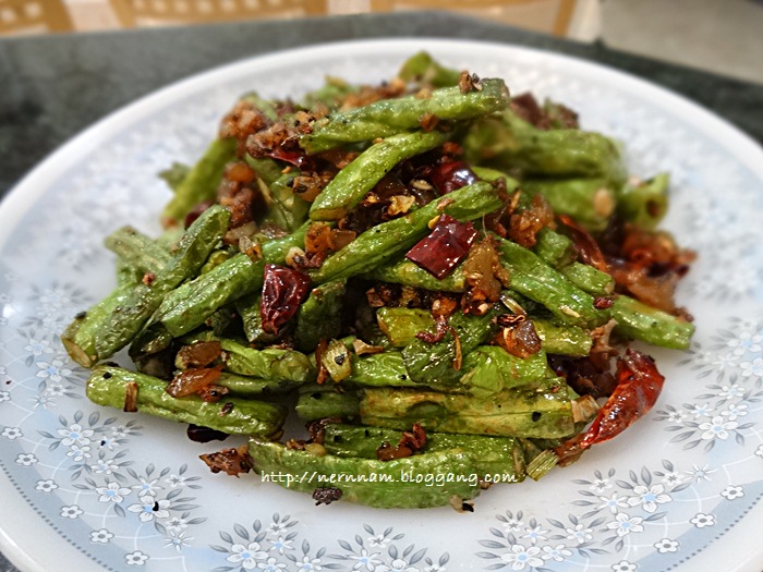 ถั่วผัดพริกเกลือแบบเสฉวน (Gan Bian Si Ji Dou)