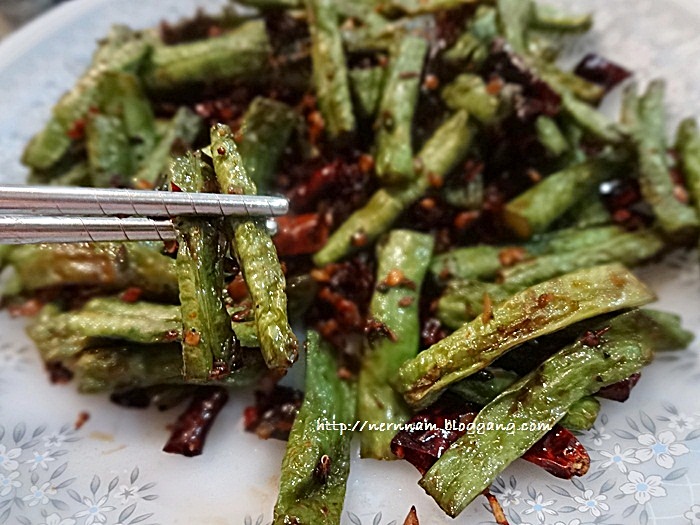 ถั่วผัดพริกเกลือแบบเสฉวน (Gan Bian Si Ji Dou)