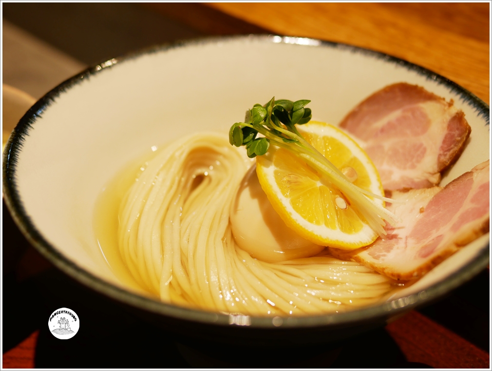 รีวิว: ร้าน No Name Noodle BKK : ราเมนคิวยาวววว