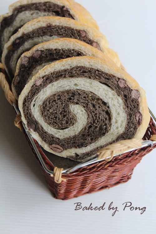 Bloggang.com : Baked by PonG : Black sesame cream & black bean bread mesh